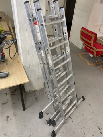 2 2-part ladders, max 150kg - PS Auction - We value the future ...