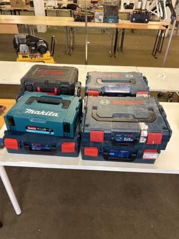 8 empty boxes - PS Auction - We value the future - Largest in net auctions