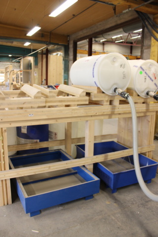 2 waste tubs and self-built shelf - PS Auction - We value the future ...