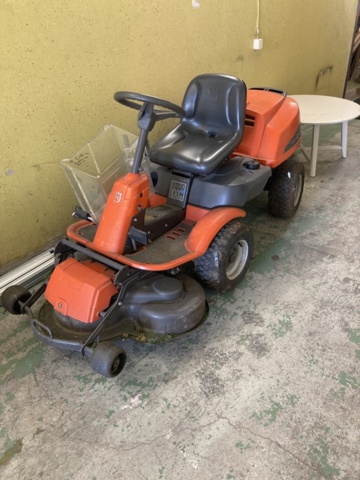 Husqvarna R13C riding mower with trailer - PS Auction - We value the ...