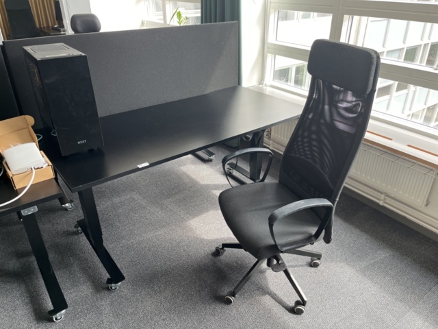 Raised/lowered desk on wheels, Edsbyn - PS Auction - We value the ...