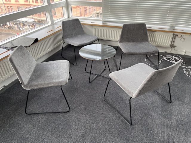 Seating area - Chairs & table - PS Auction - We value the future ...