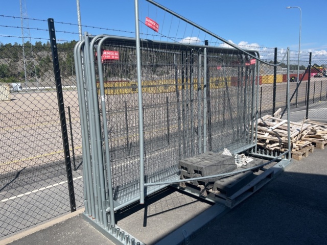 Construction fence including scaffolding - PS Auction - We value the ...