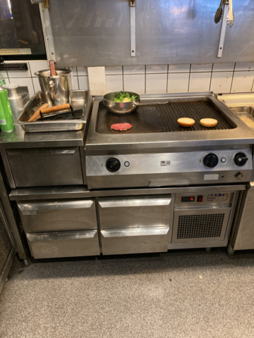 MKN roasting table, Kema Blueline grill cooler - PS Auction - We value ...