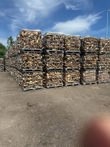 5 approx. 1.1 square meter bins with dry birch wood. (Binge sold sep ...