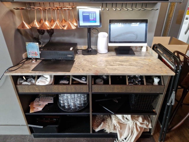 Bench, cash register computer, Lenovo computer, sidewalk speakers, etc ...
