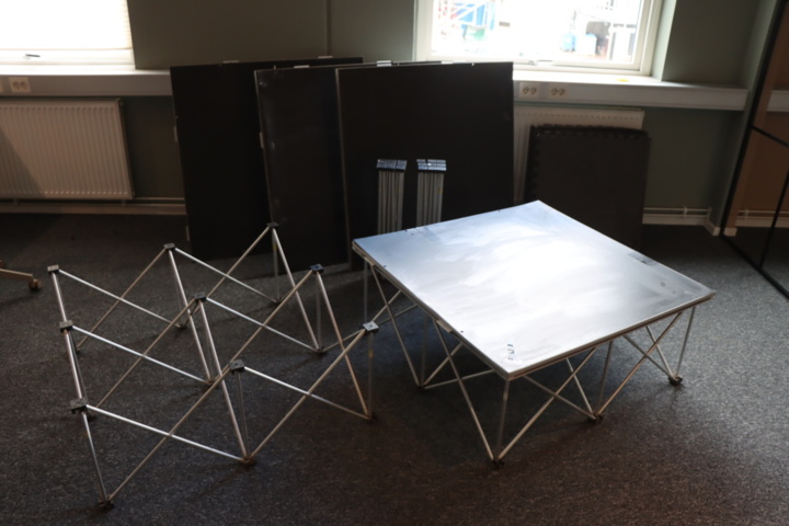 4 platforms 1x1 meter - PS Auction - We value the future - Largest in ...