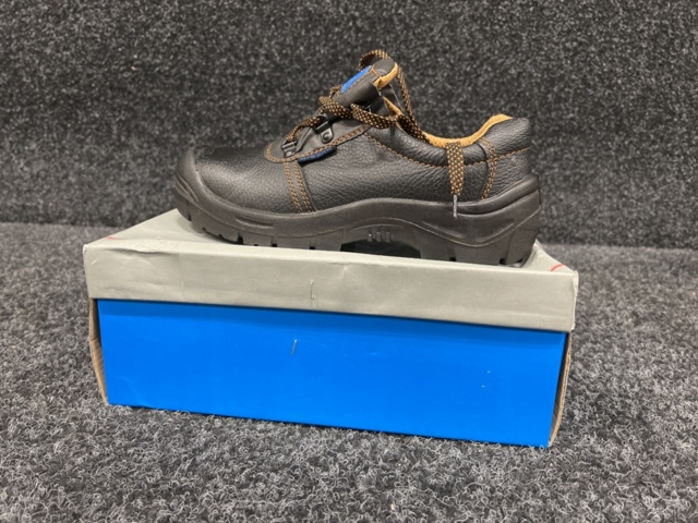 Safety shoe M-Wear, Size 40 - PS Auction - We value the future ...
