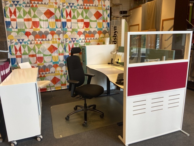 Office workplace height and lowering desk Edsbyn - PS Auction - We ...