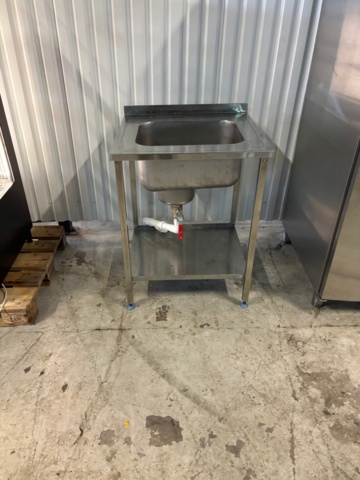 Liten diskbänk med stor ho, sil, kulventil och uppvikt bakkant ...