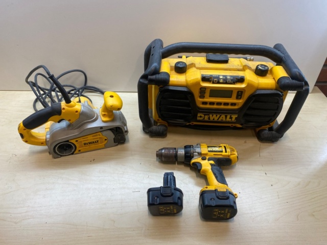 Various DEWALT machines and accessories - PS Auction - We value the ...