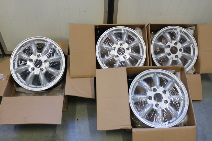 4 new aluminum rims Volvo P1800 etc. - PS Auction - We value the future ...