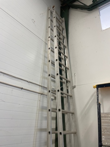 2 aluminum ladders, 4.5 meters - PS Auction - We value the future ...