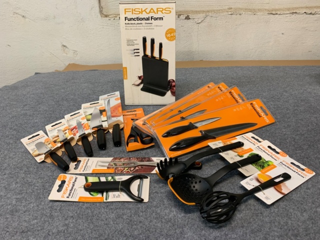 Various FISKARS knives & kitchen accessories - PS Auction - We value ...