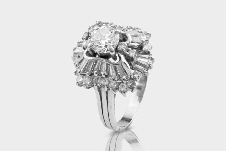 Platinum ring with diamonds - PS Auction - We value the future ...