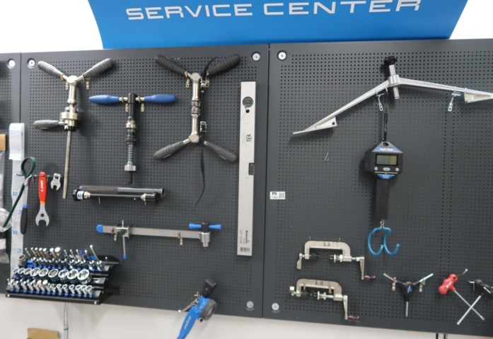Tool board with tools incl. table - PS Auction - We value the future ...