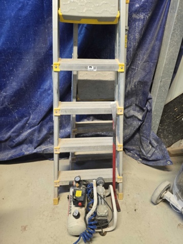 Compressor & 2 ladders - PS Auction - We value the future - Largest in ...