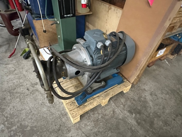 Large electric motor VEM K21R 180L with hydraulic pump - PS Auction ...