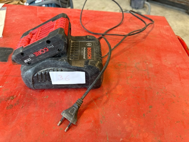 Bosch PRO Core 18V battery and charger (36) - PS Auction - We value the ...