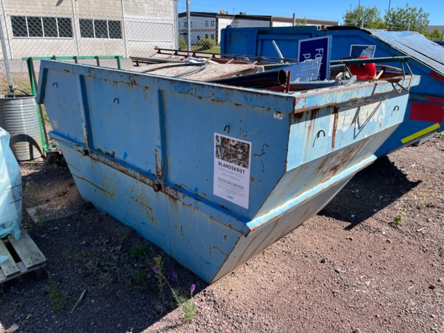 Scrap container with scrap metal - PS Auction - We value the future ...
