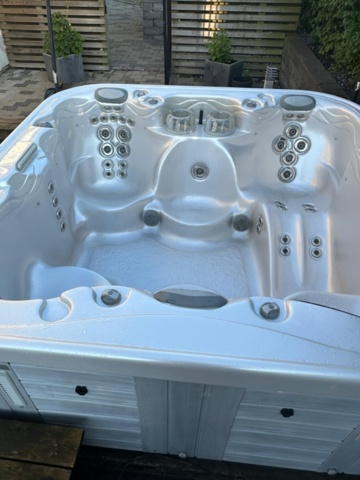 Jacuzzi Marquis Epic - Auktioner online - Nätauktioner ...