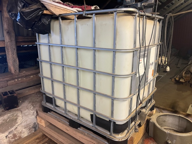 IBC tank & frames - PS Auction - We value the future - Largest in net ...