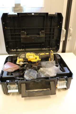 DeWalt Multimachine DCS355. - PS Auction - We value the future ...