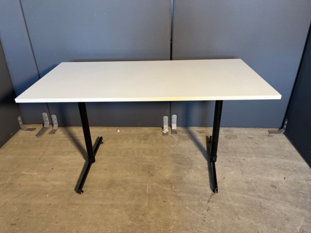 Desk - PS Auction - We value the future - Largest in net auctions