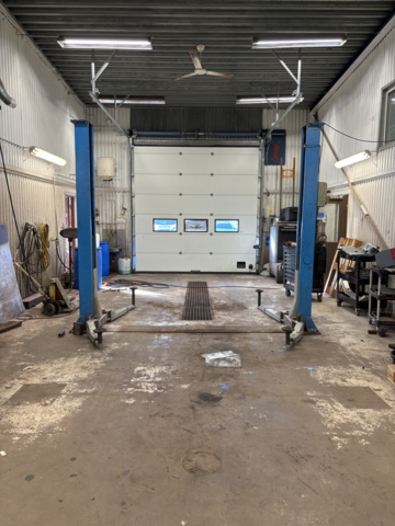 2-pillar lift 4000 kg - PS Auction - We value the future - Largest in ...