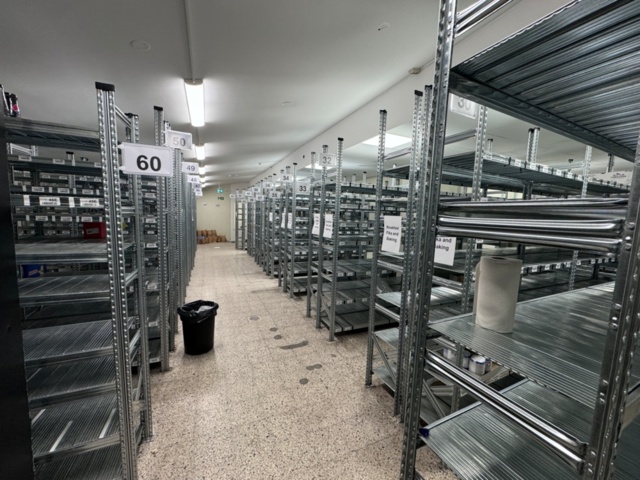 Demountable storage shelves, approx. 50 sections, different widths - PS ...