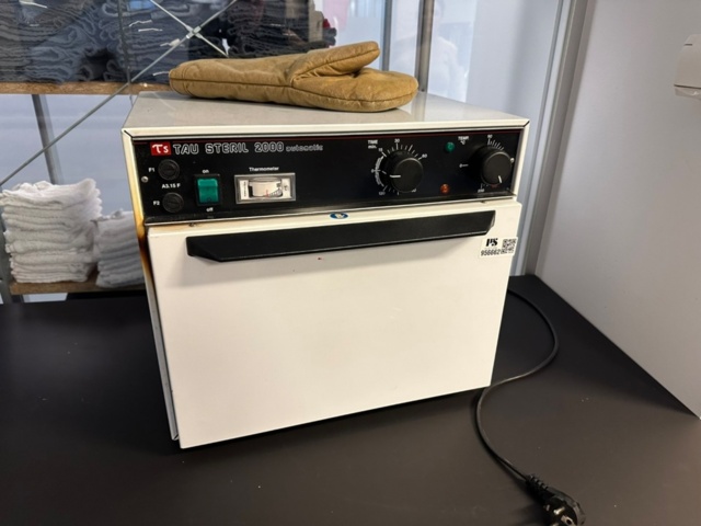 Dry sterilizer Tau Steril 2000 - PS Auction - We value the future ...