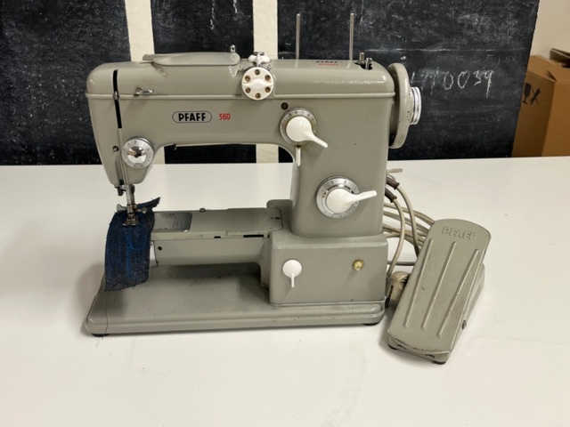Sewing machine, Pfaff 360 - PS Auction - We value the future - Largest ...