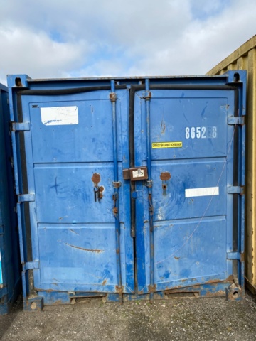 8 foot container with padlock, 1 key - PS Auction - We value the future ...