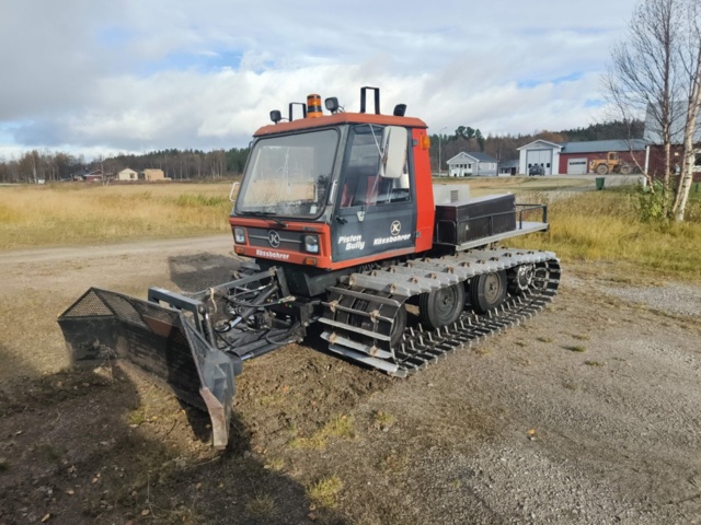 Pistmaskin Kässbohrer Pistenbully PB 22 Ink. Fräs och Sladd - Auktioner ...
