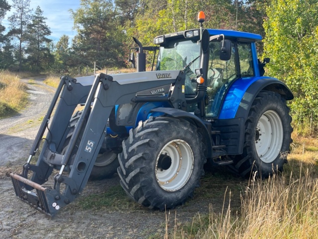 Traktor, Valtra N142 med ålö frontlastare -2011 - Auktioner online - Nätauktioner ...