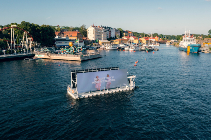 EL-powered advertising boat with 2 50 square meter LED screens - PS ...