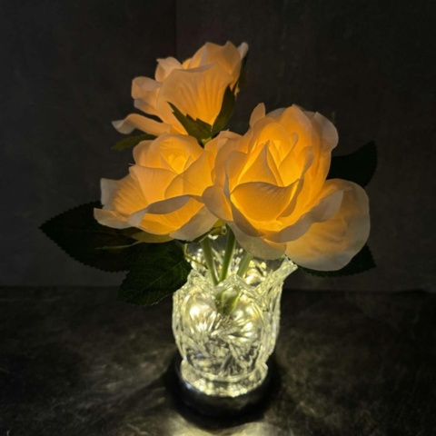 Beige LED Roses in Glass Vase - Free shipping - PS Auction - We value ...