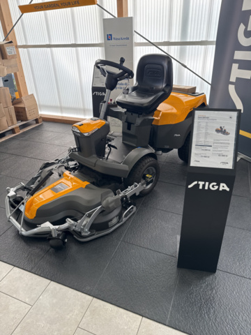 Stiga Park 500 WX Petrol Powered Riding Lawn Mower with Combi 100 Q ...