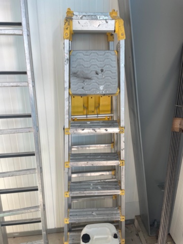 2 Wibe ladders 4-step and 5-step - PS Auction - We value the future ...
