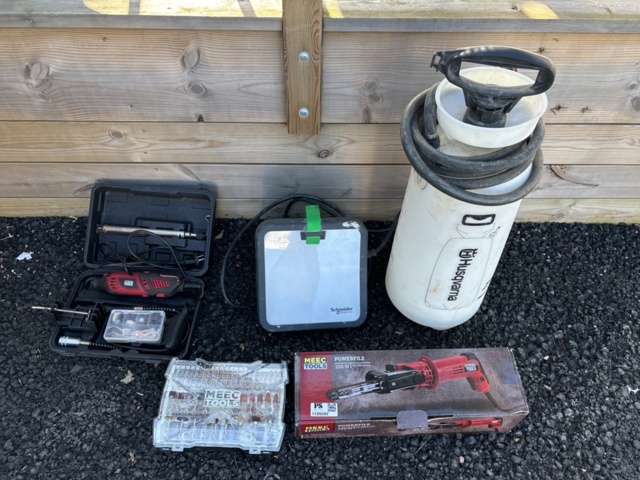 LED Schneider, grinding machines, multi-tools etc - PS Auction - We ...