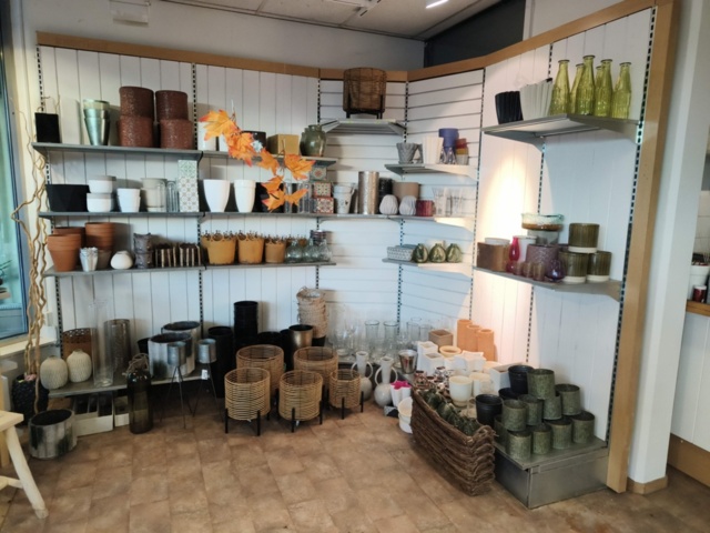 Larger Lot With Pots & Vases - PS Auction - We value the future ...