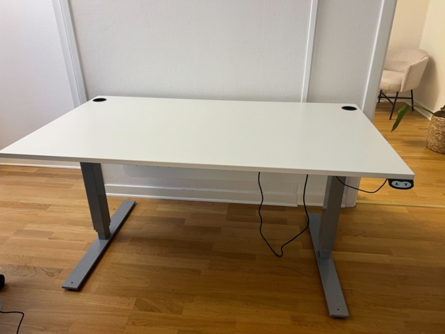 7 Desks Raise/lower - PS Auction - We value the future - Largest in net ...