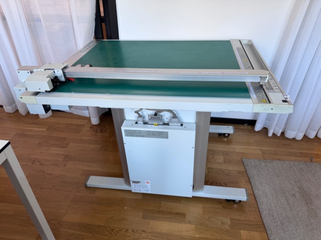 Graphtec FC2250-60VC Cutting Plotter - PS Auction - We value the future ...