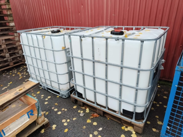 Two plastic tanks - PS Auction - We value the future - Largest in net ...