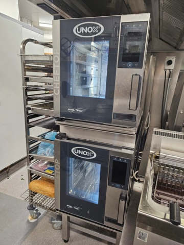 2 Unox combi ovens Cheftop compact plus 5 GN 1/1 - PS Auction - We ...