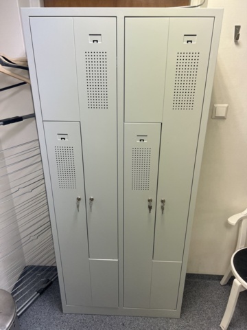 Locker with keys - PS Auction - We value the future - Largest in net ...