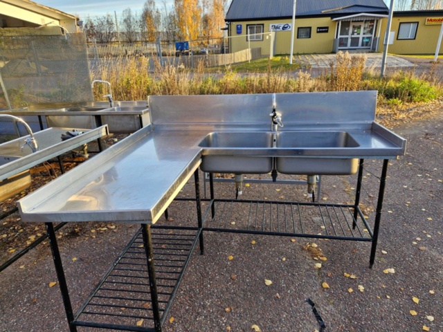 Angled sink with hob and mixer - PS Auction - We value the future ...