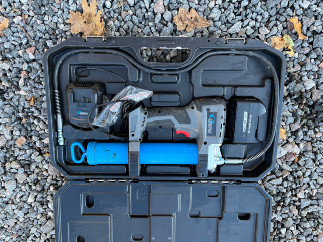 Orion Battery operated grease gun 20v - PS Auction - We value the ...