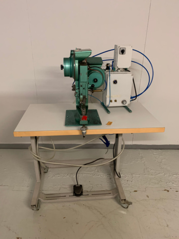 Pipe riveting machine for small pipe rivets - PS Auction - We value the ...
