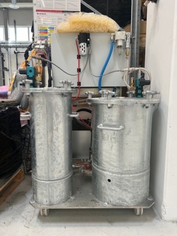 Compressed air driven 2-component mixer - PS Auction - We value the ...